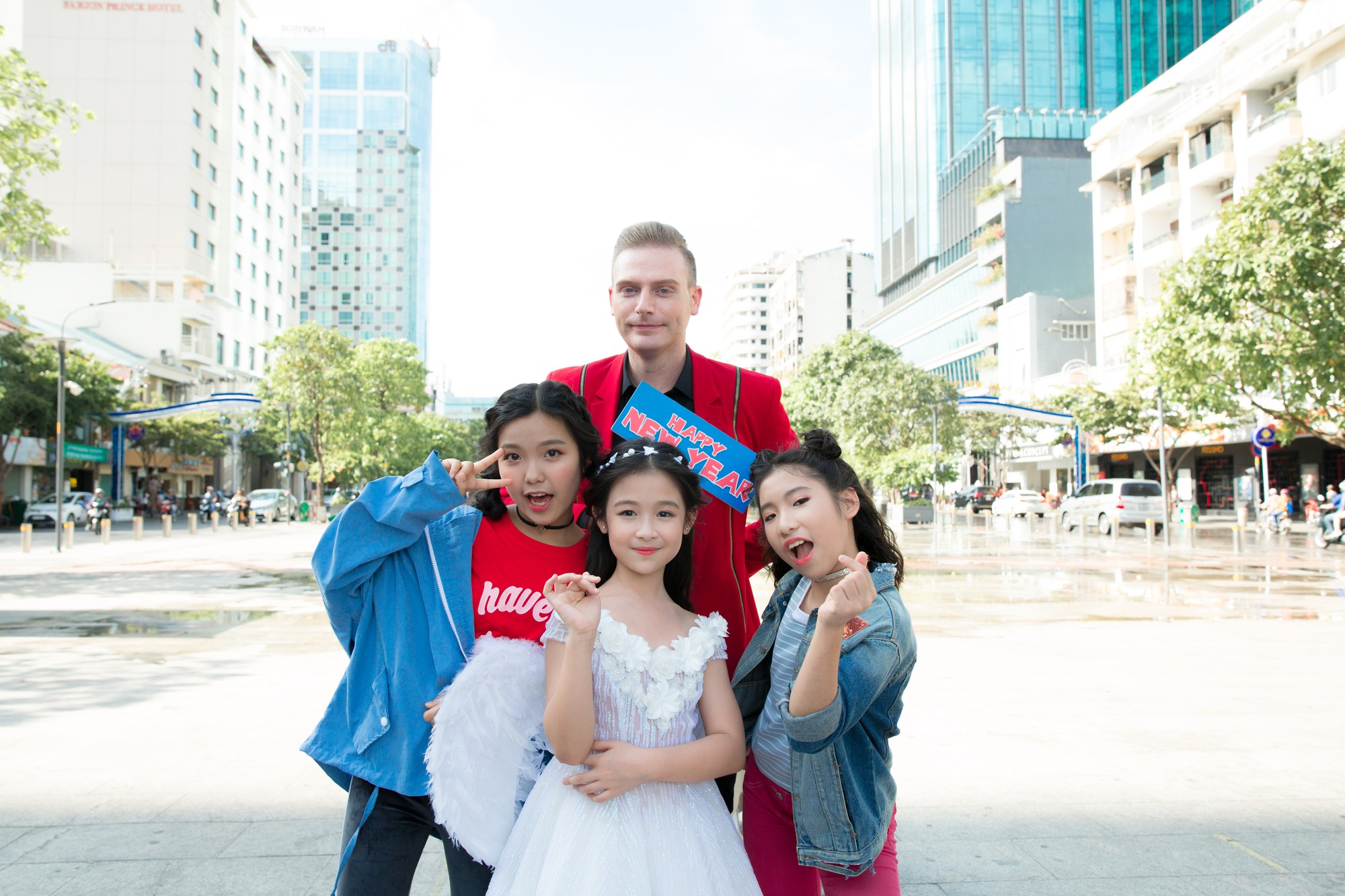 Kyo York làm mới ca khúc "Happy New Year" bất hủ bằng MV song ngữ Việt ...