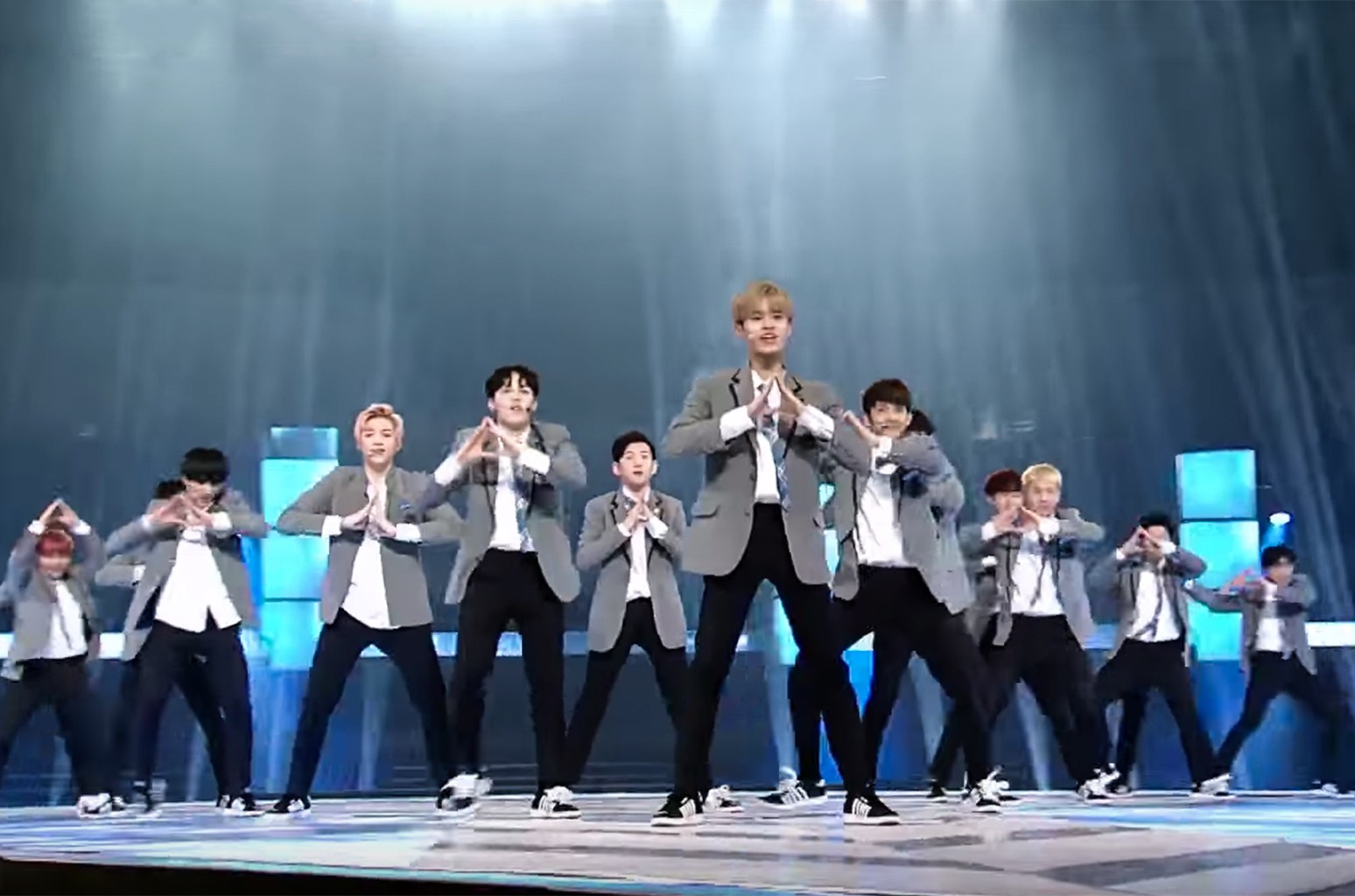 Phía Hàn Quốc chính thức tố "Produce 101 Trung Quốc" xâm phạm bản quyền