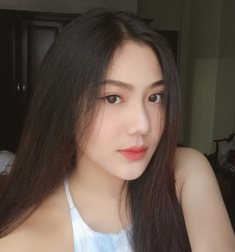 Triệu Vy Ngọc Trân 2 Nữ Sinh Học Chung Trường Cấp 3 Nổi Như Cồn Với Body Gợi Cảm Và Tin đồn