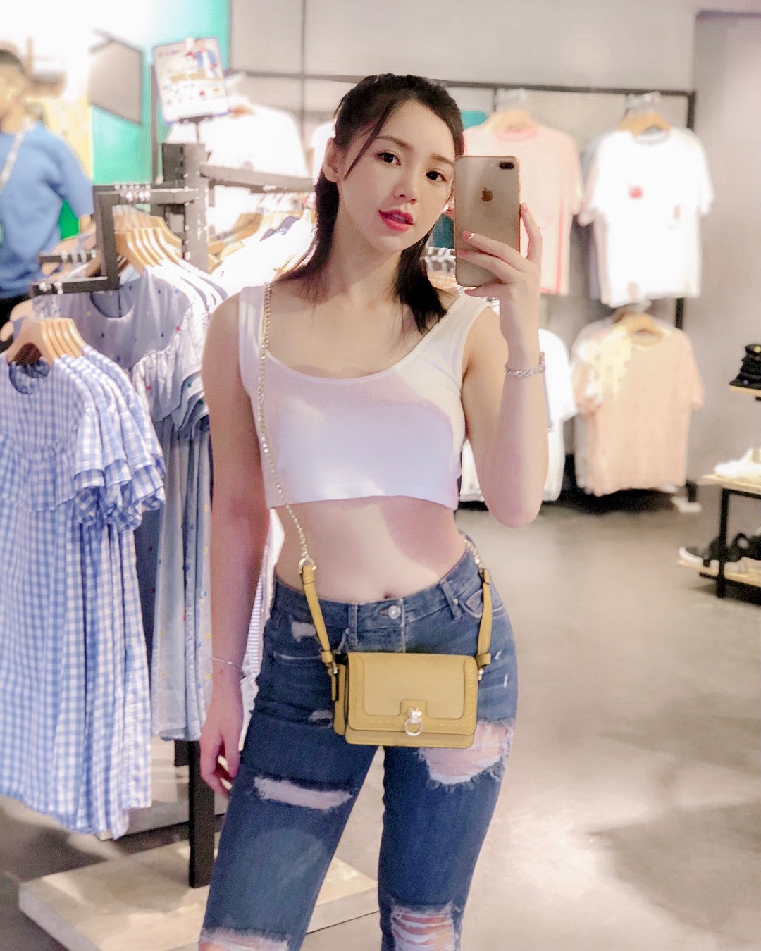 Loạt ảnh Gợi Cảm Của Quỳnh Kool Em Gái Lan Cave Chiếm Sóng Nhất Hôm Nay