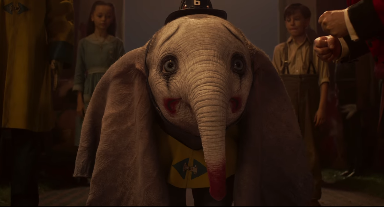 Chú voi biết bay Dumbo "cute" như một sinh vật huyền bí thuộc ở thế ...