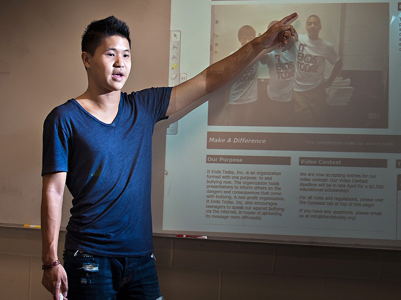 Khởi nghiệp năm 13 tuổi, tốt nghiệp Yale, ghi tên trong danh sách ...