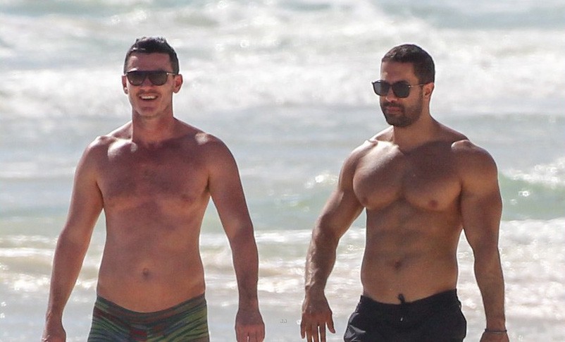 Tài tử đồng tính đẹp trai nhất nhì Hollywood gây sốt khi sánh đôi bên ...