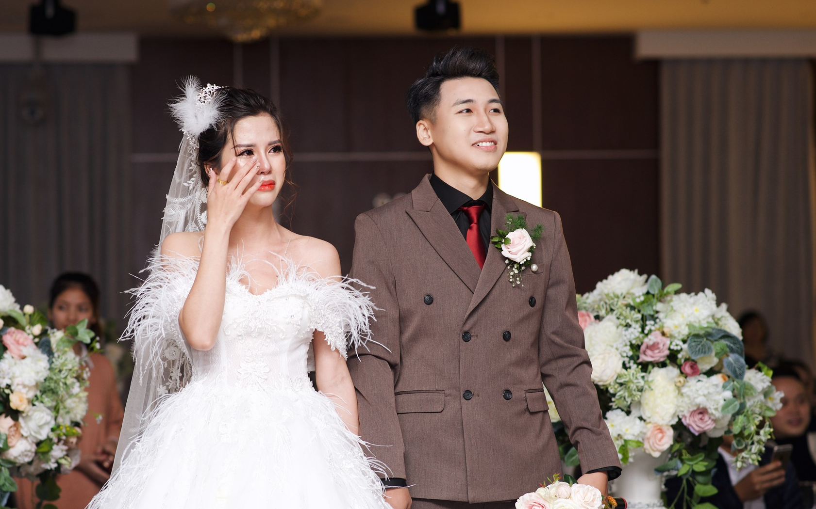 ĐÁM CƯỚI HUY CUNG, tin tức Mới nhất Vợ Huy Cung mặc áo cưới 200 triệu ...