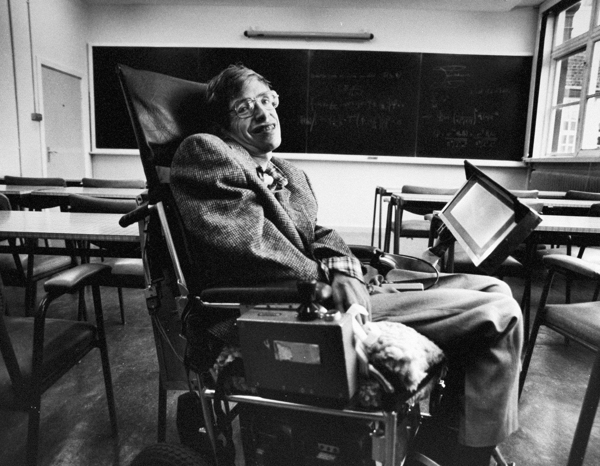 Cuộc đời Stephen Hawking: Điều gì khiến ông nỗ lực làm nên điều kỳ diệu?
