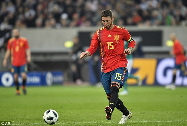 Ramos và bạn gái hơn 8 tuổi hạnh phúc chào đón cậu con trai thứ ba