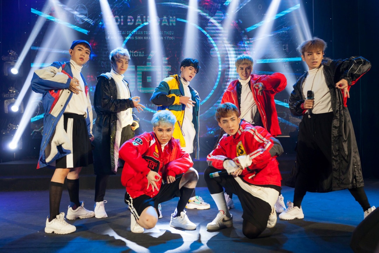 Zero9 vừa lên sóng đã bị soi mặc áo fake G-Dragon y như Sơn Tùng M-TP ...