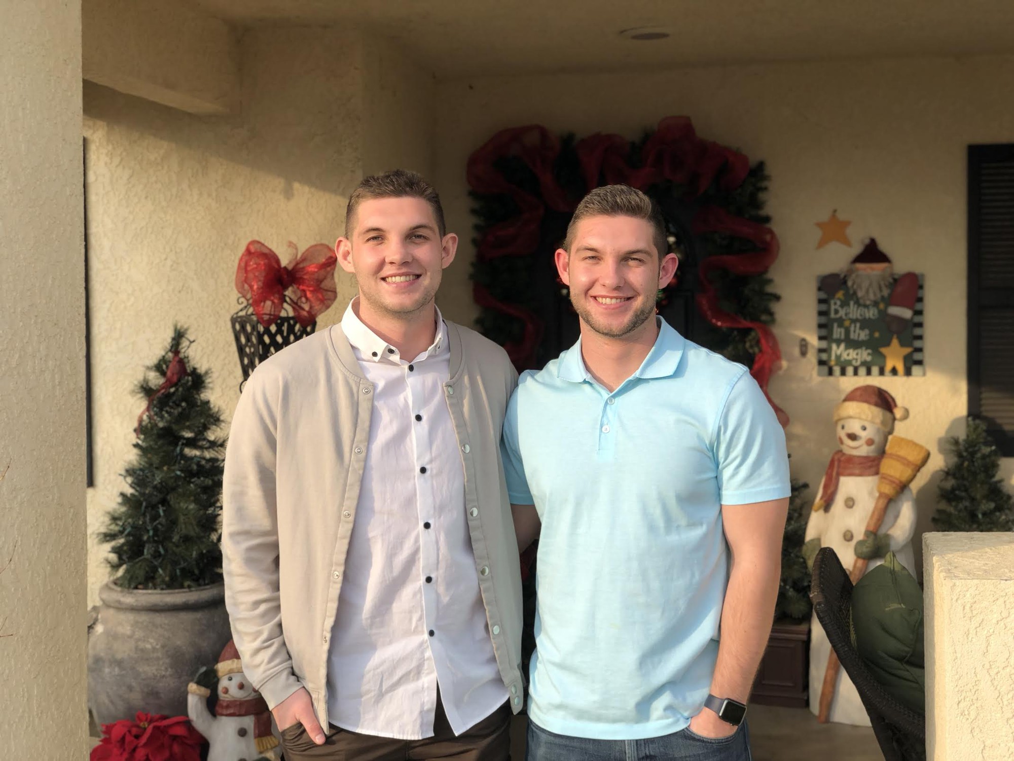 Vừa tốt nghiệp đại học tại Mỹ, hai anh em sinh đôi này đã được Apple ...