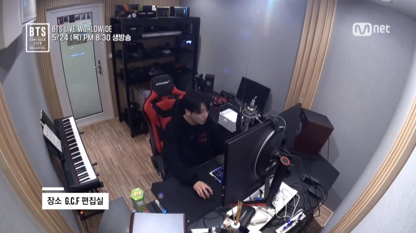 Nhờ có show thực tế mới, cuối cùng em út của BTS cũng chịu hé lộ studio ...