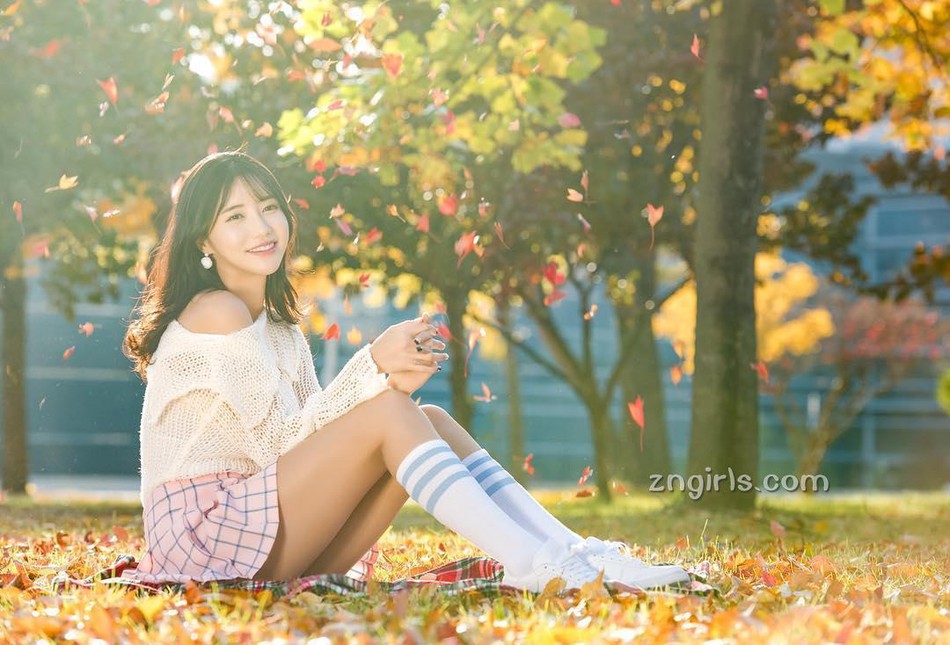 Người mẫu Im Sol Ah bất ngờ "sốt xình xịch" tại Trung với vòng một đốt mắt