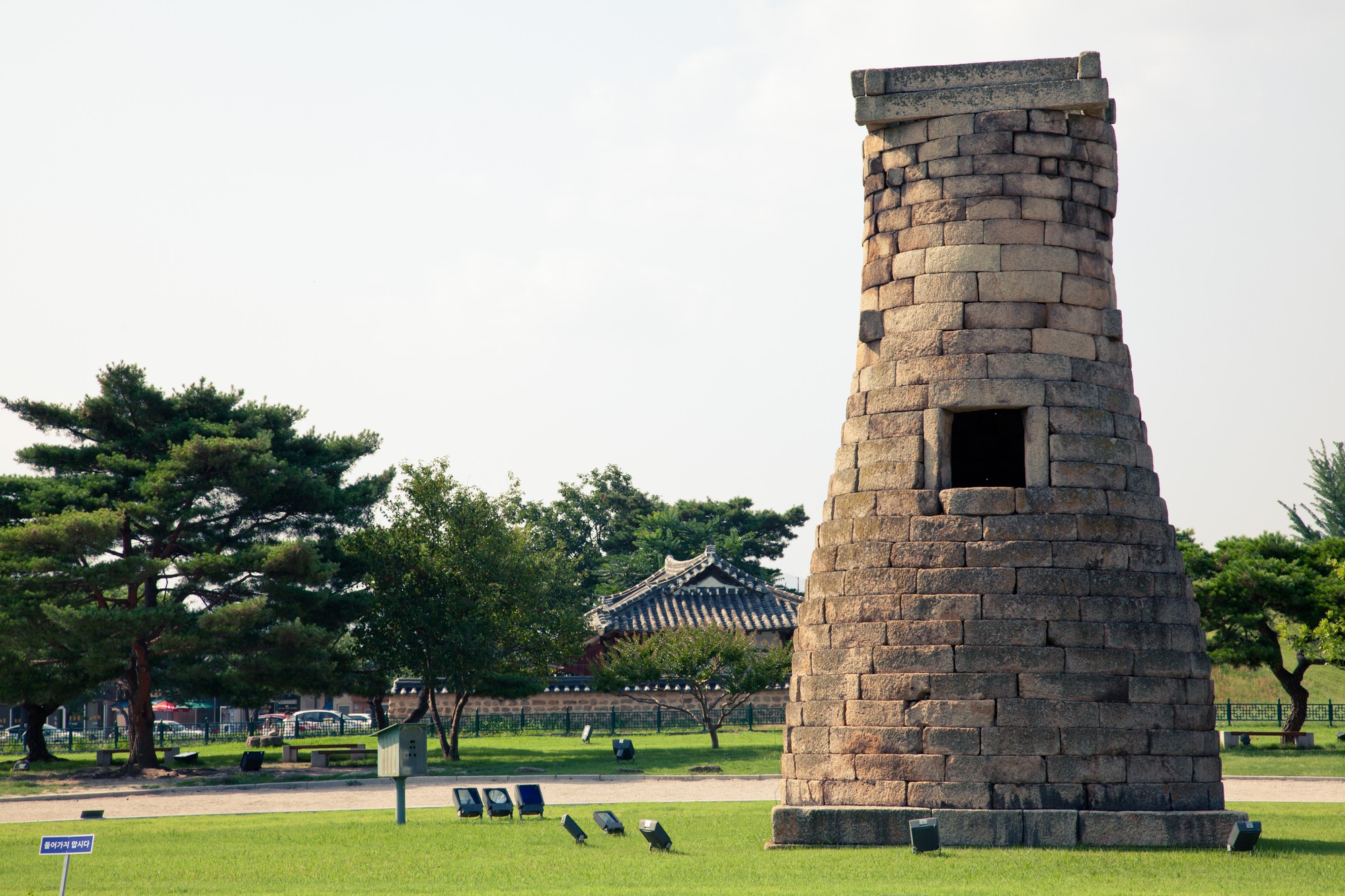 Tưởng là tháp Cheomseongdae thu nhỏ, hóa ra là một thương hiệu ...