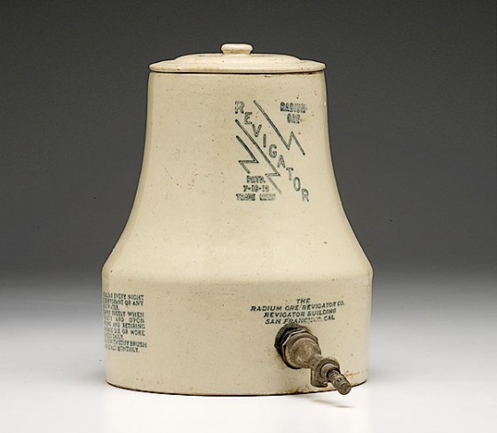 Trước khi biết về sự nguy hiểm của Radium, con người đã từng dùng nó ...