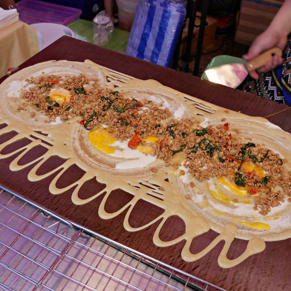 Chiếc bánh bánh Kanom Tokyo to đùng thế này lại là một đặc sản nổi ...