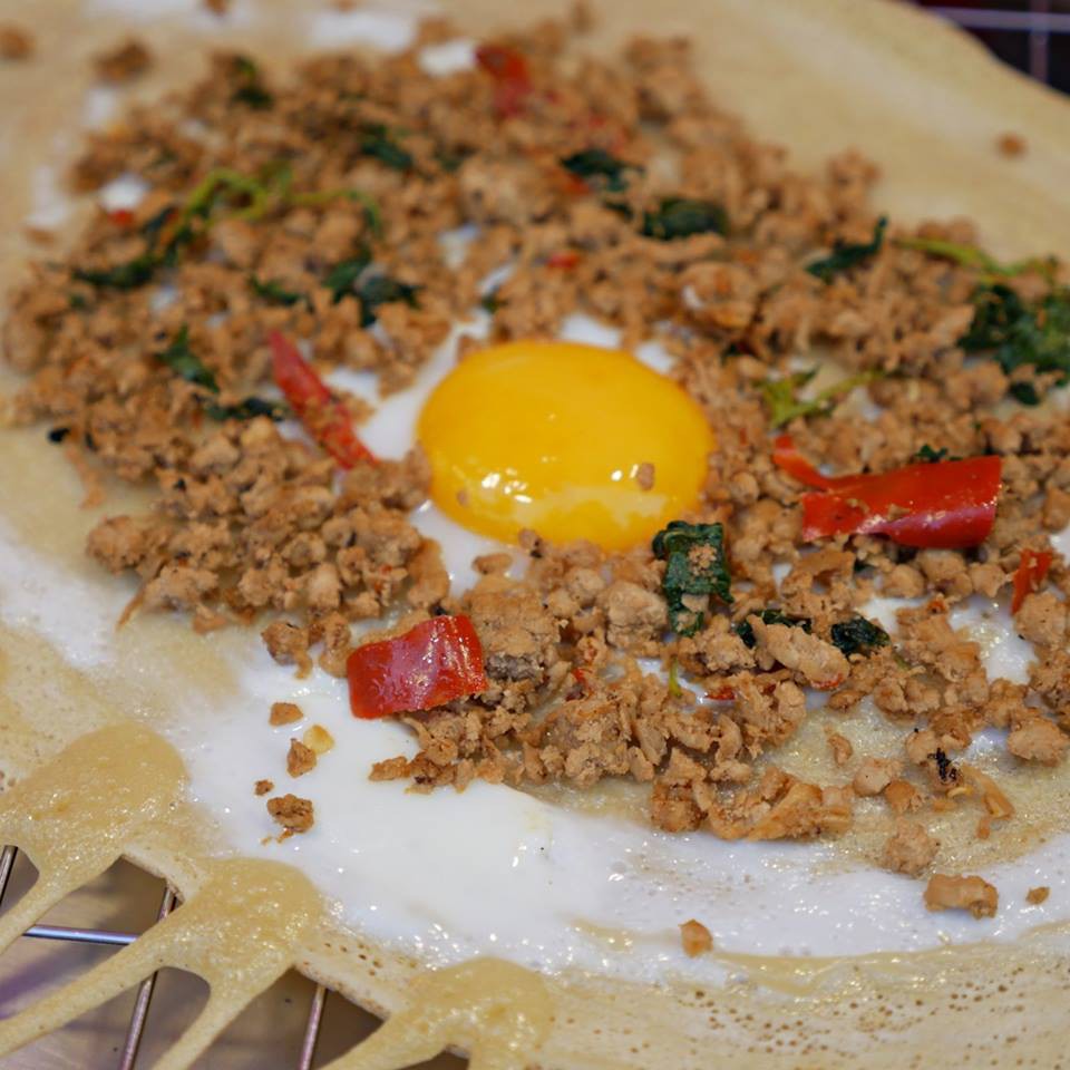 Chiếc bánh bánh Kanom Tokyo to đùng thế này lại là một đặc sản nổi ...