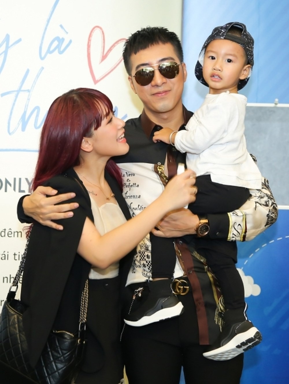 Vợ chồng Only C vừa hạnh phúc đón chào con trai thứ 2 nặng 3,5 kg