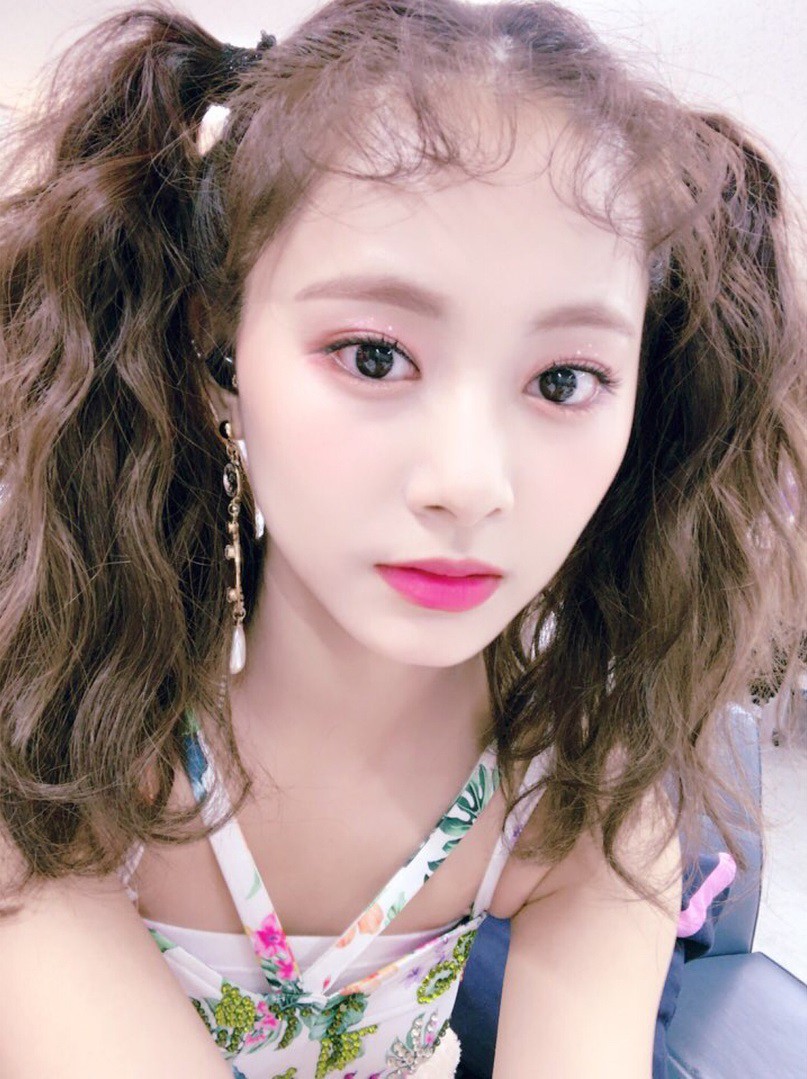 Nữ Thần Tzuyu Bỗng Trẻ Như “học Sinh Tiểu Học” Chỉ Nhờ Tóc Mái Mì Tôm