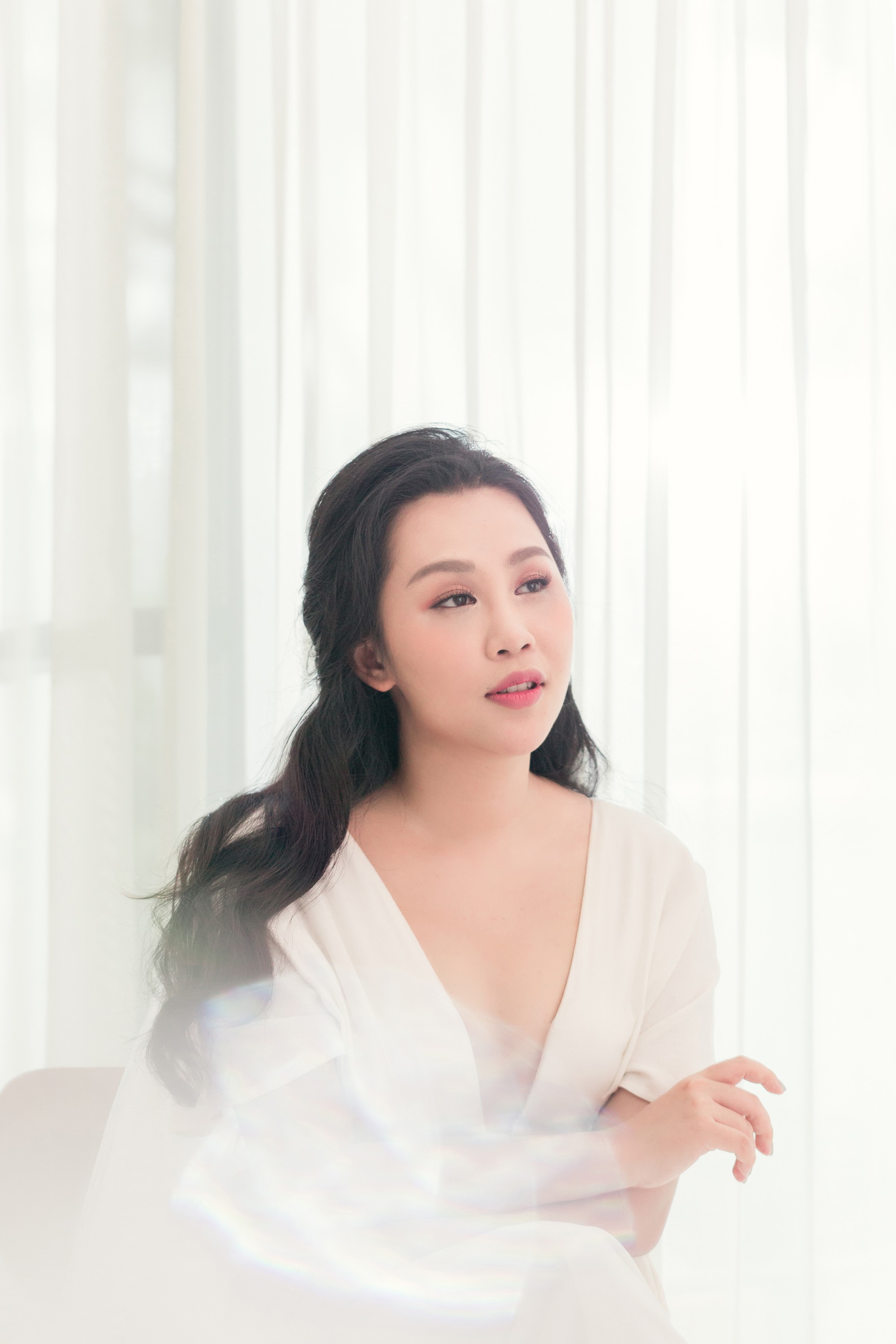 Nhà văn Gào bất ngờ khoe ảnh cưới siêu hạnh phúc cùng chồng và 3 em bé