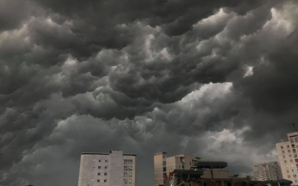 MÂY ĐEN, tin tức Mới nhất Hà Nội: Mây đen đang phủ kín bầu trời như ...