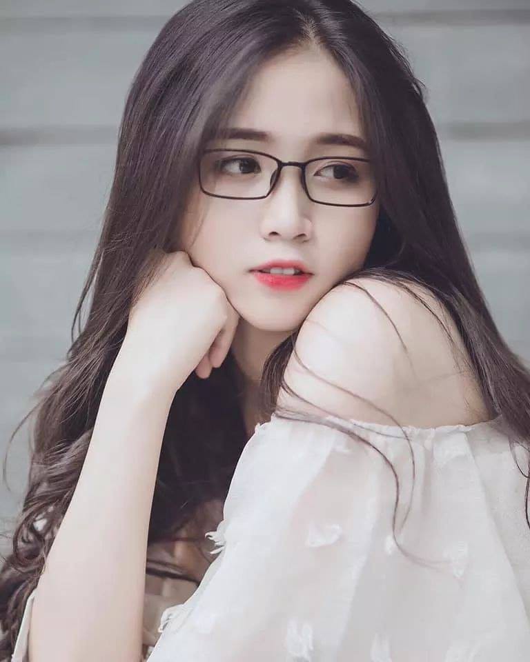 Chùm ảnh Con Gái Cứ đeo Kính Là Auto Dễ Thương Khiến 500 Anh Em Dân