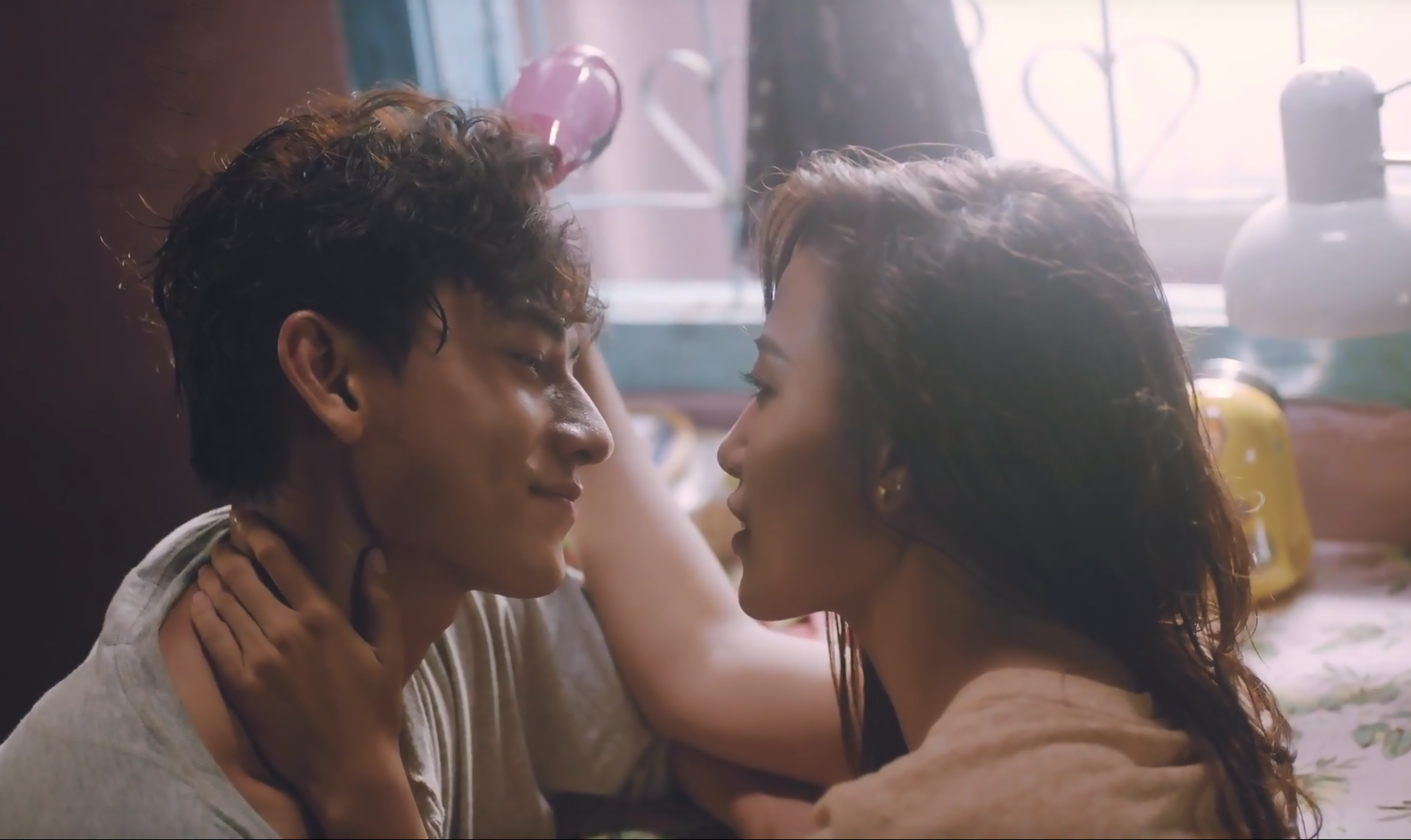 Sau Song Lang, Isaac trở lại với “style” trai trẻ hiện đại, tự tin cưa ...