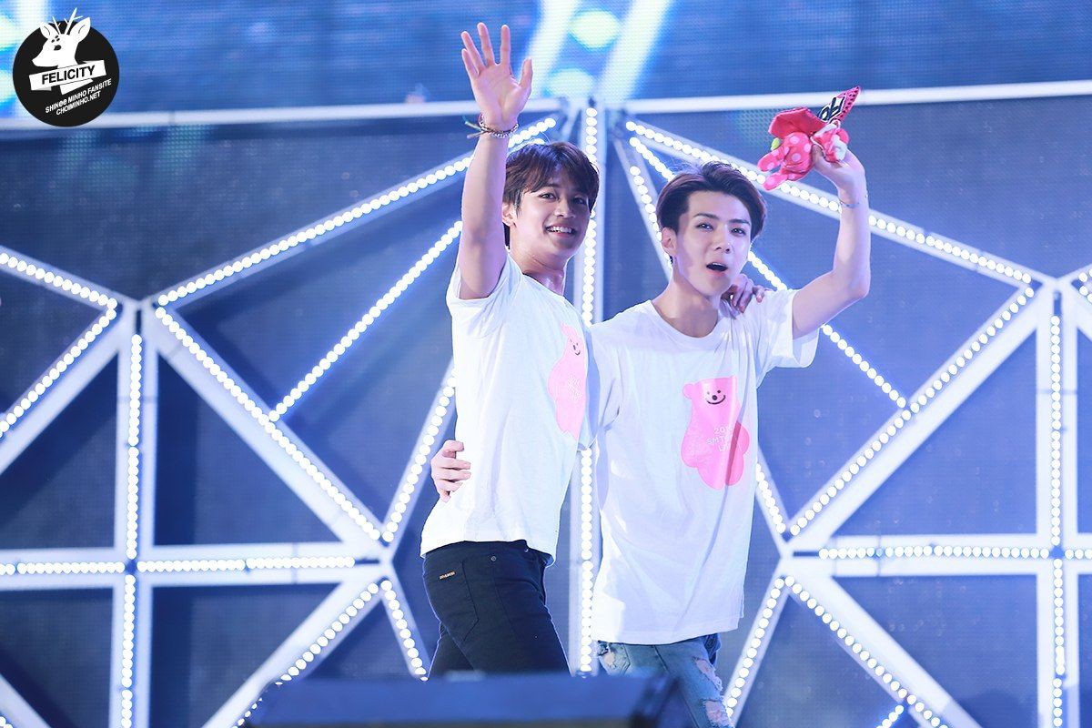 Không phải Sehun (EXO), Minho (SHINee)... đây mới là gương mặt đẹp trai ...