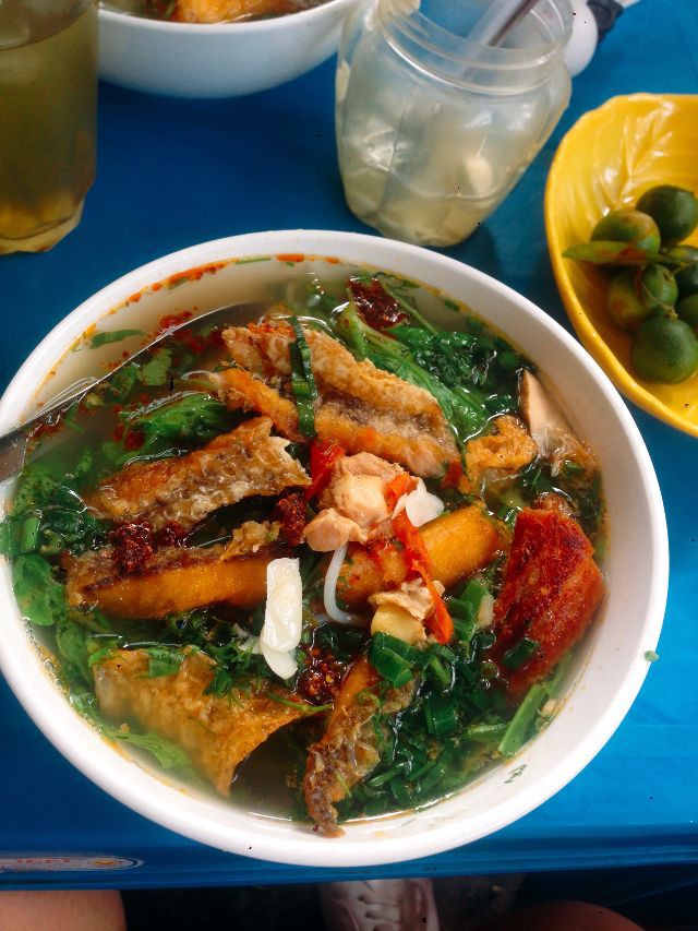 Nóng ấm và đậm đà, thời tiết này là lúc loạt món bún cá ở Hà Nội dường ...