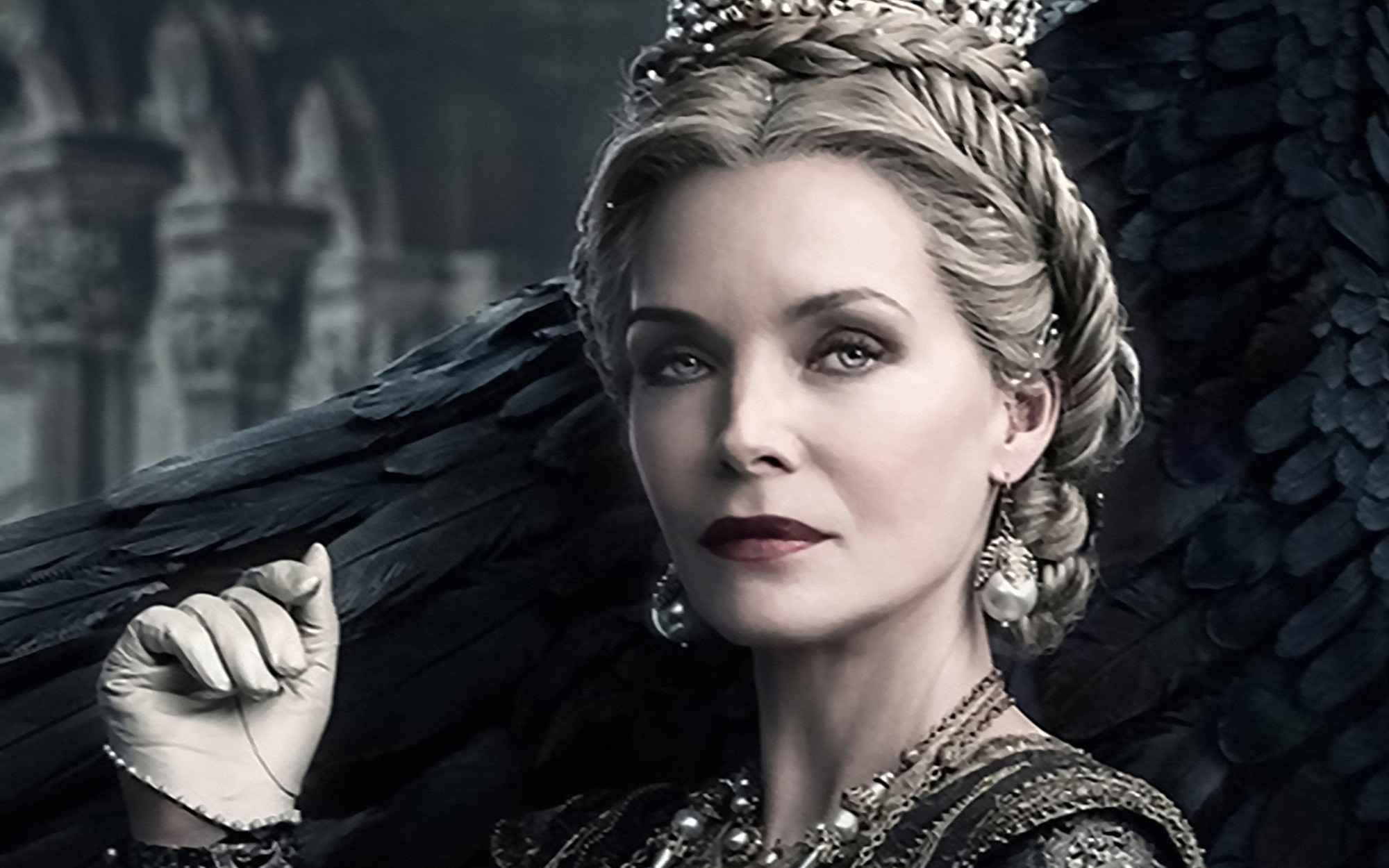 Bỏng mắt trước "đại chiến nhan sắc" của Maleficent: Hai bà sui "chanh ...