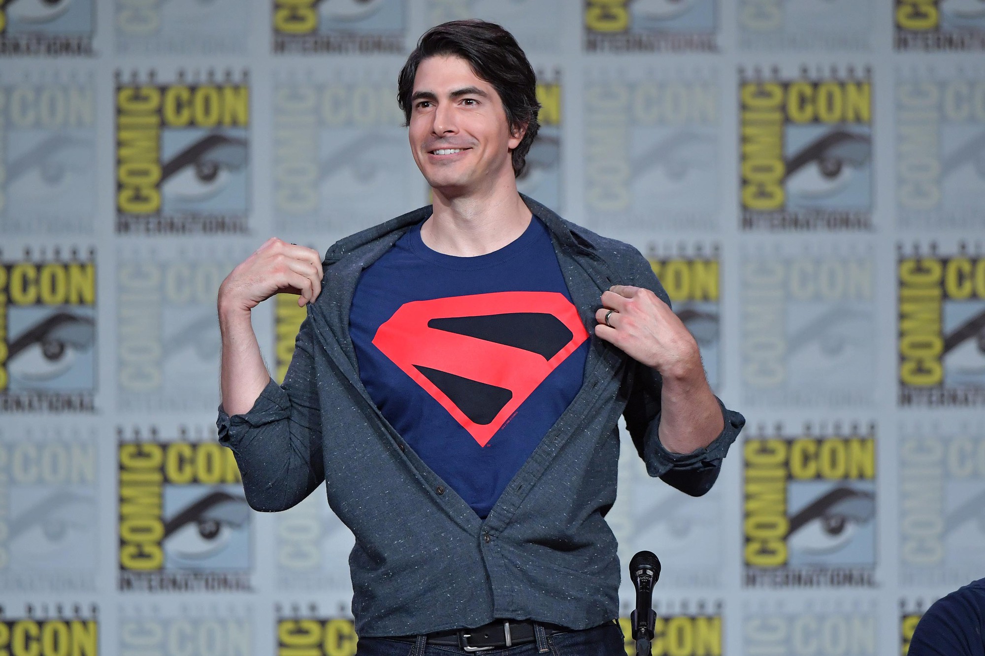 Ngất xỉu trước vẻ soái ca của Brandon Routh trong đồ body quần xì của ...