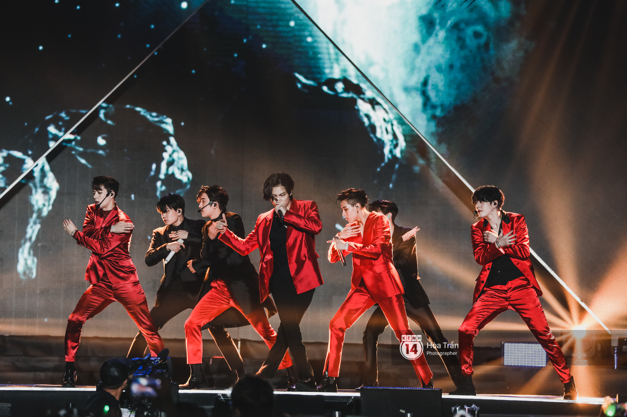 Hình ảnh AAA 2019 đẹp mê hồn: Bích Phương bùng nổ bên Suju - GOT7
