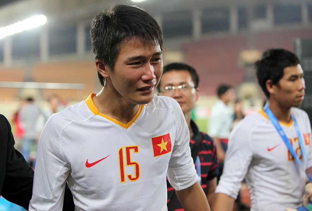 HLV Henrique Calisto phấn khích chúc mừng Việt Nam vô địch SEA Games