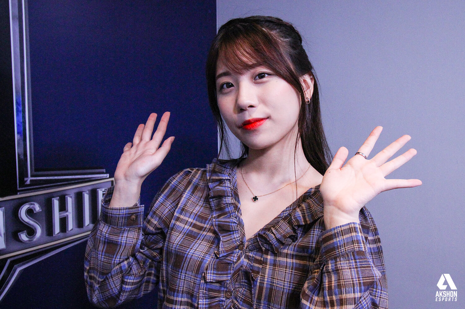 Ngắm trọn nhan sắc nữ MC Park Jee-sun - Người yêu Bang xạ thủ huyền thoại!