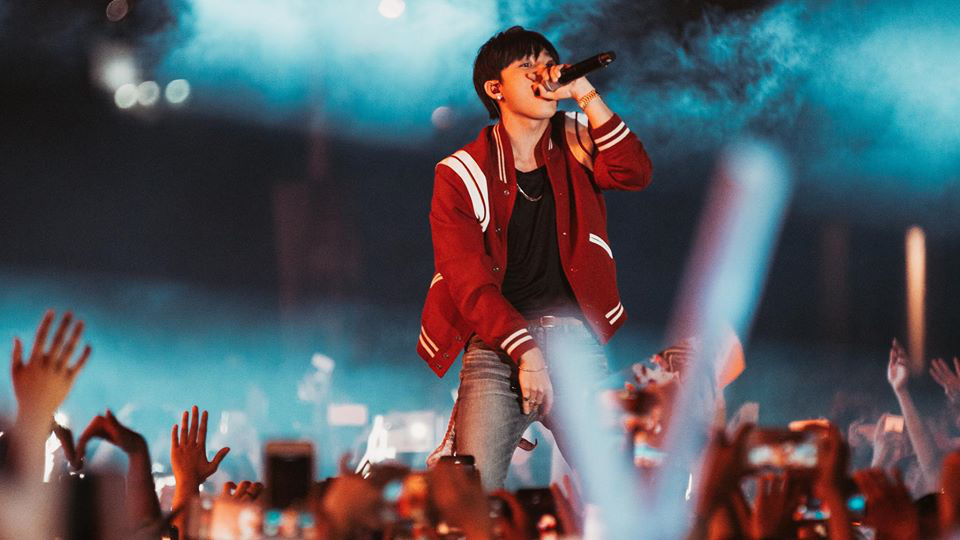 Sơn Tùng M-TP cực "nhắng" trong đêm nhạc 15/12