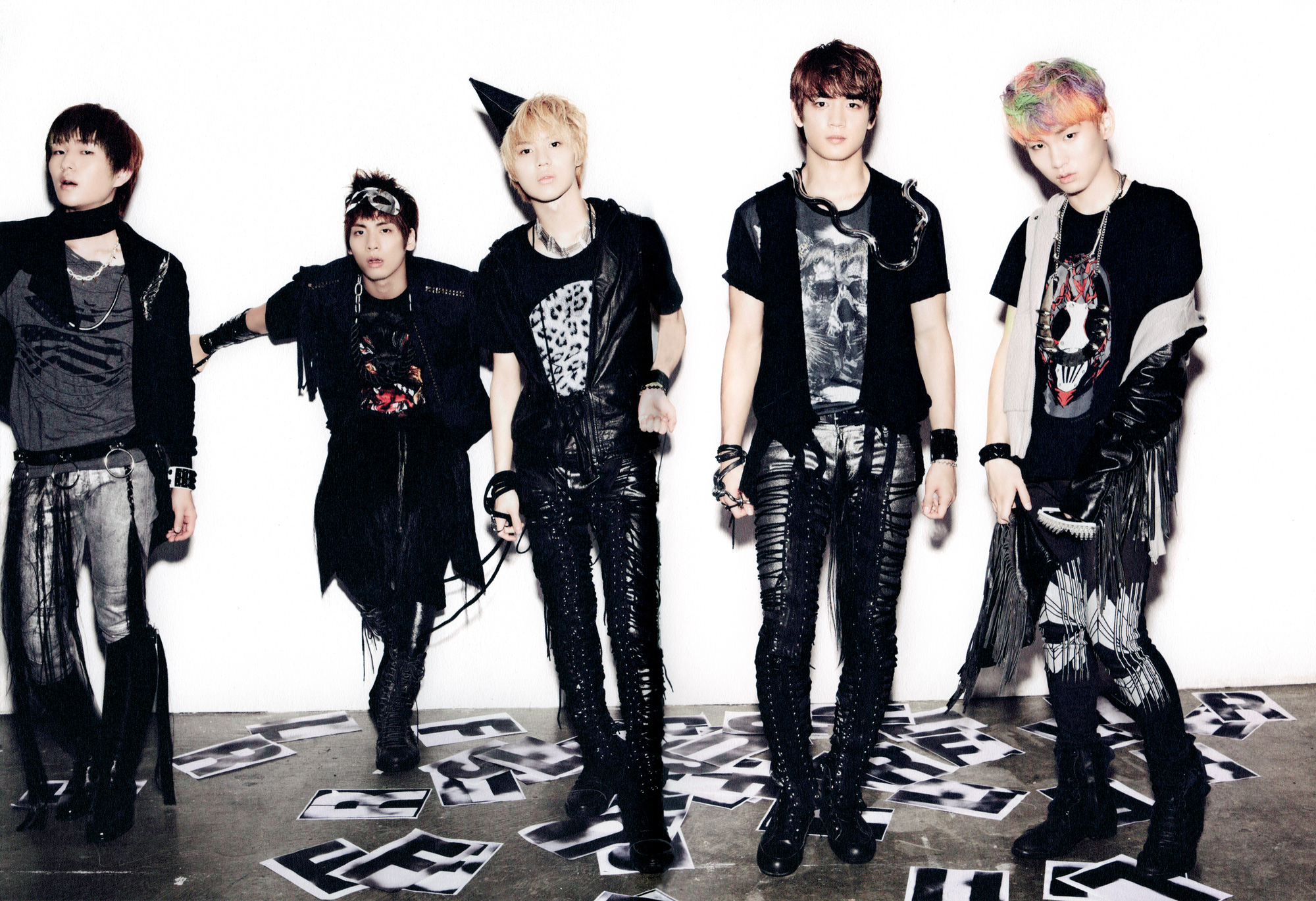 Top 5 nghệ sĩ nam đỉnh nhất từng năm thập kỷ qua: BTS lép vế trước EXO ...
