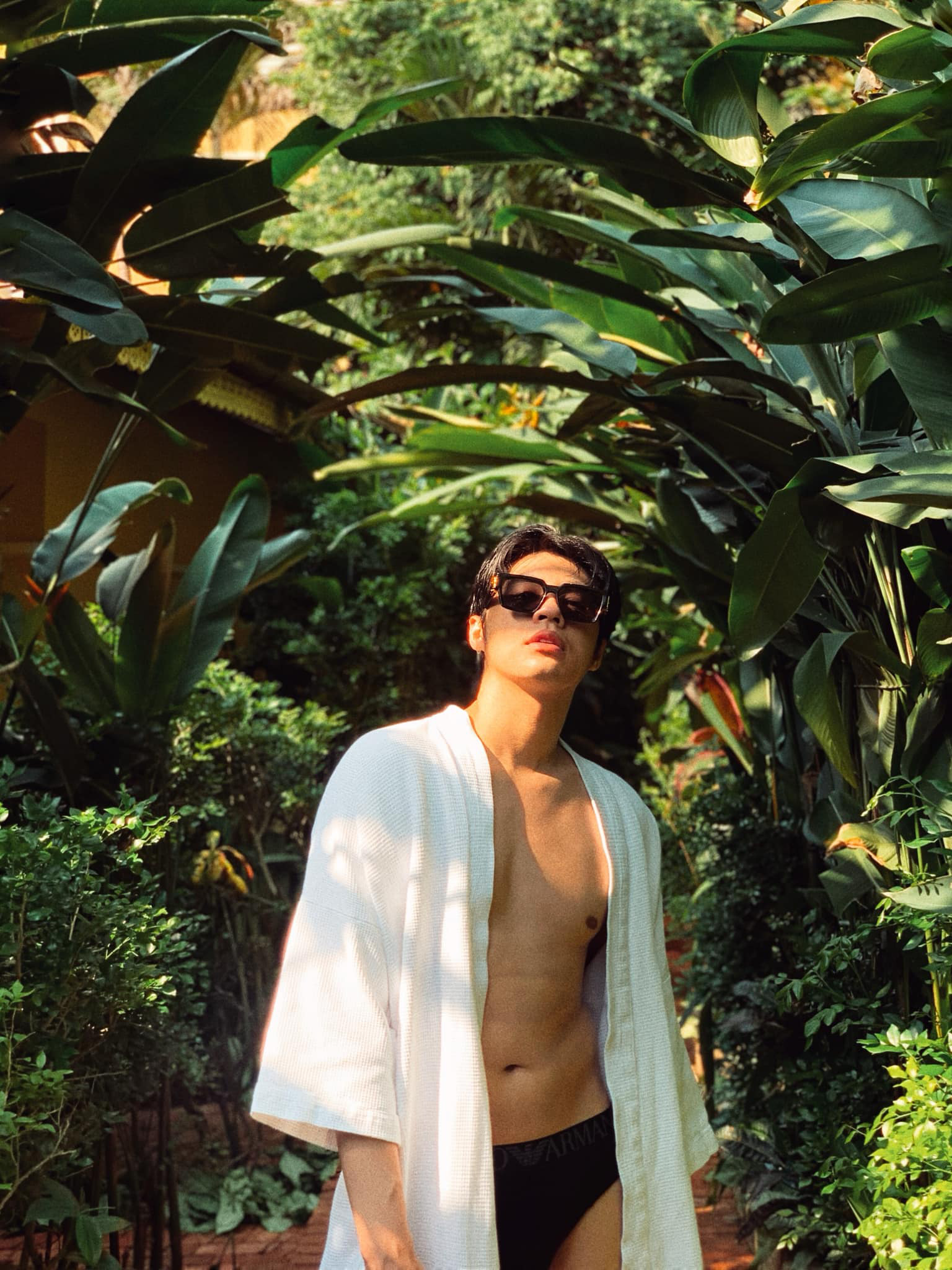 Ngày cuối cùng năm 2019, Noo Phước Thịnh chơi lớn khoe trọn body 6 múi