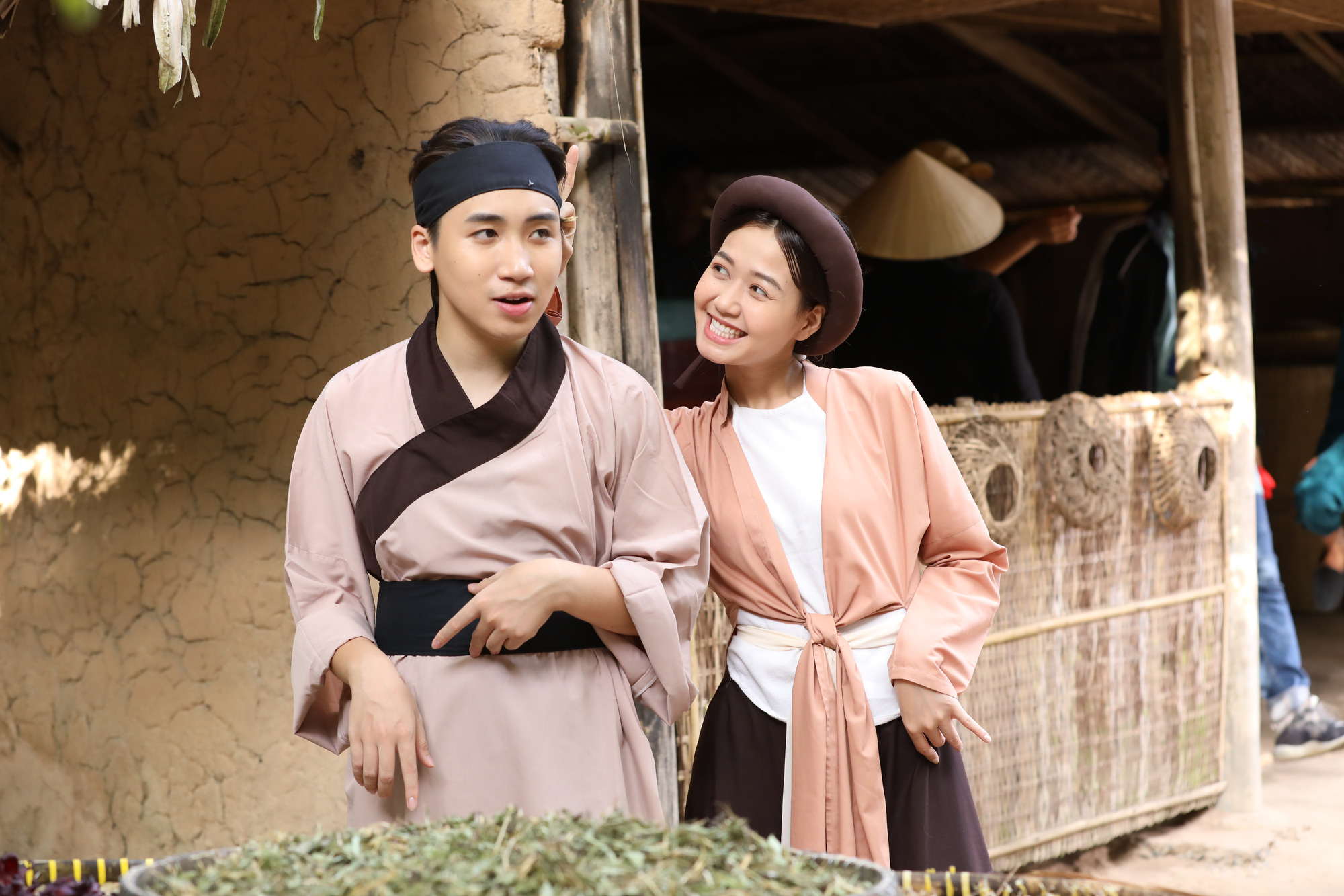Huy Cung ra mắt MV "Chuyện Người Yêu Xa"