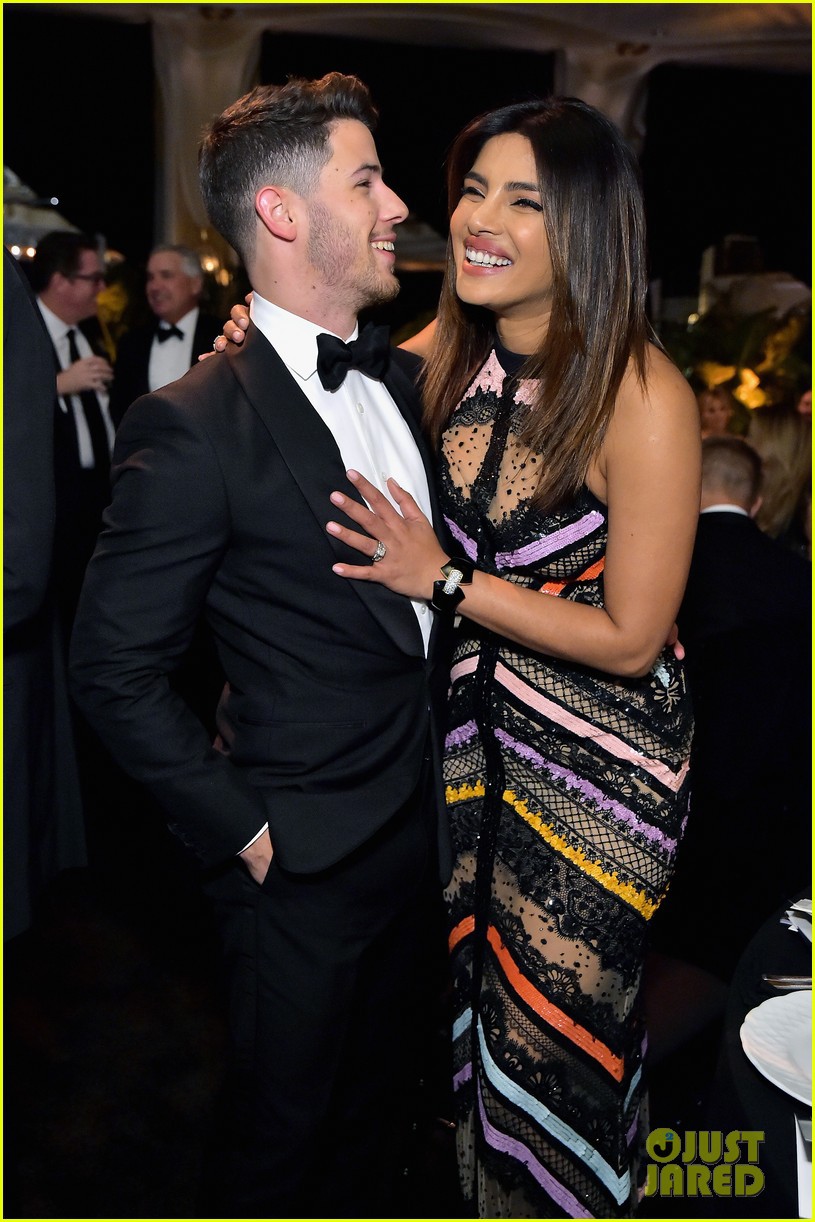 Dự sự kiện với vợ Hoa hậu lớn hơn 10 tuổi, Nick Jonas tự châm biếm bản ...