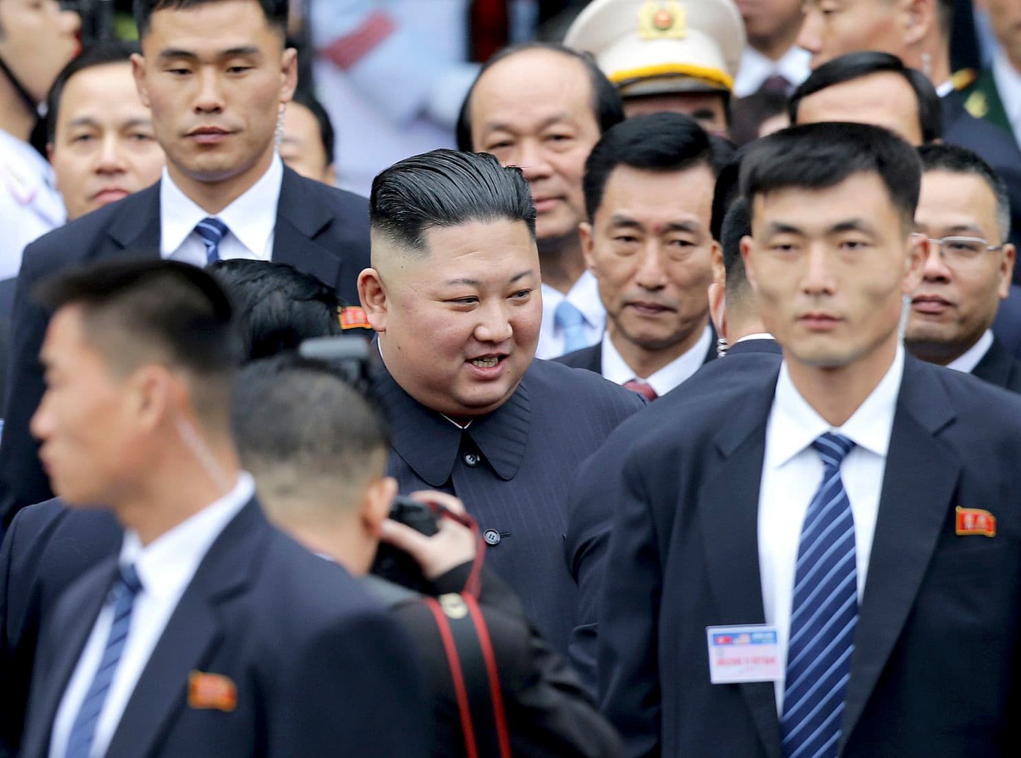 Hình ảnh ông Kim Jong Un lần đầu xuất hiện tại Việt Nam qua ống kính ...