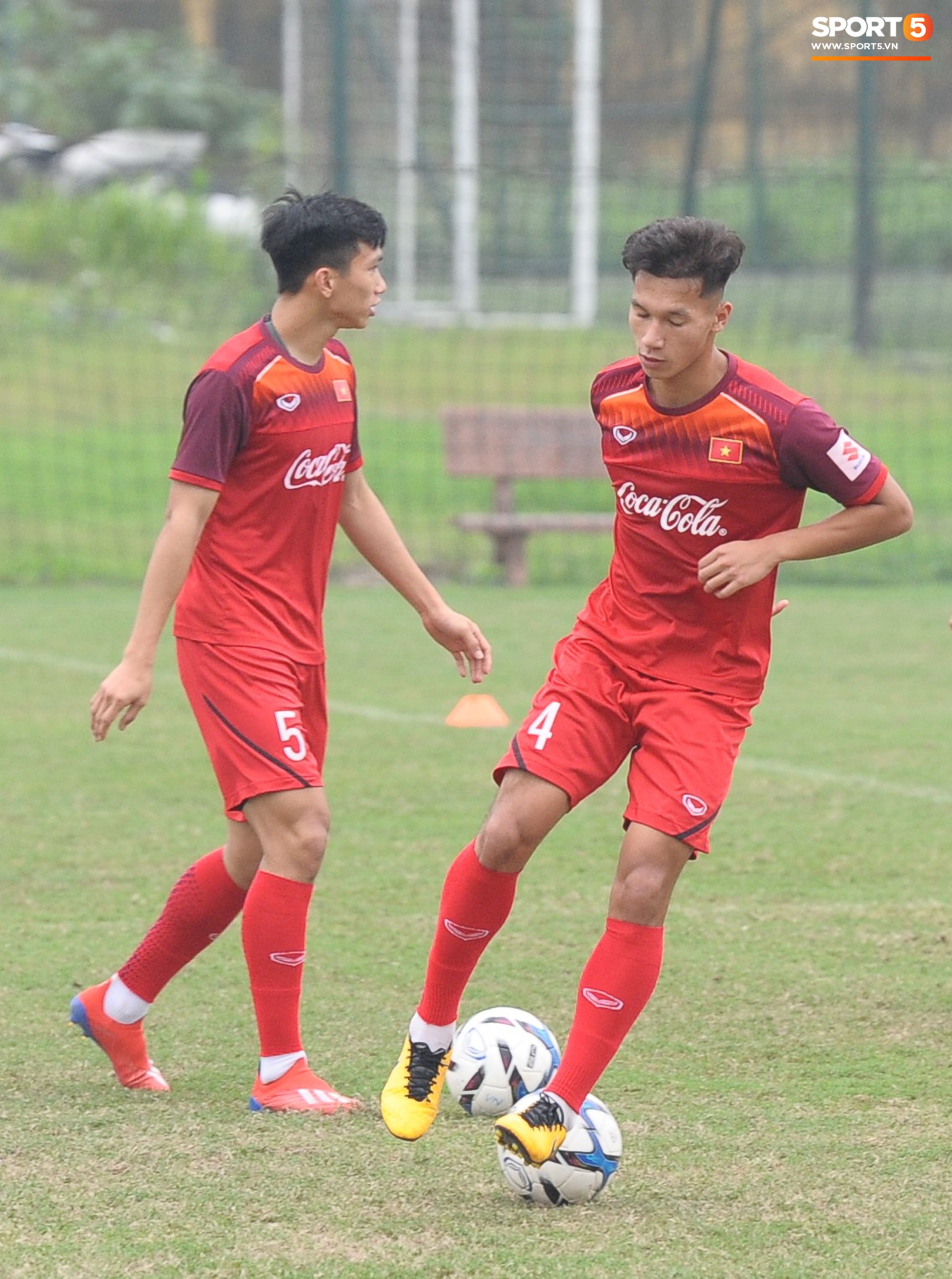 Nguyễn Văn Đạt: Trung vệ của U23 Việt Nam vô cùng điển trai và nghệ sĩ