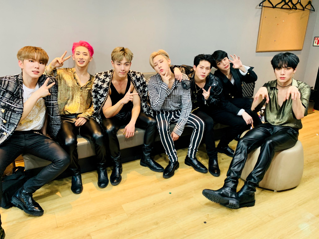 Vừa giới thiệu logo mới, MONSTA X đã dính "phốt" đạo nhái BTS nhưng ...