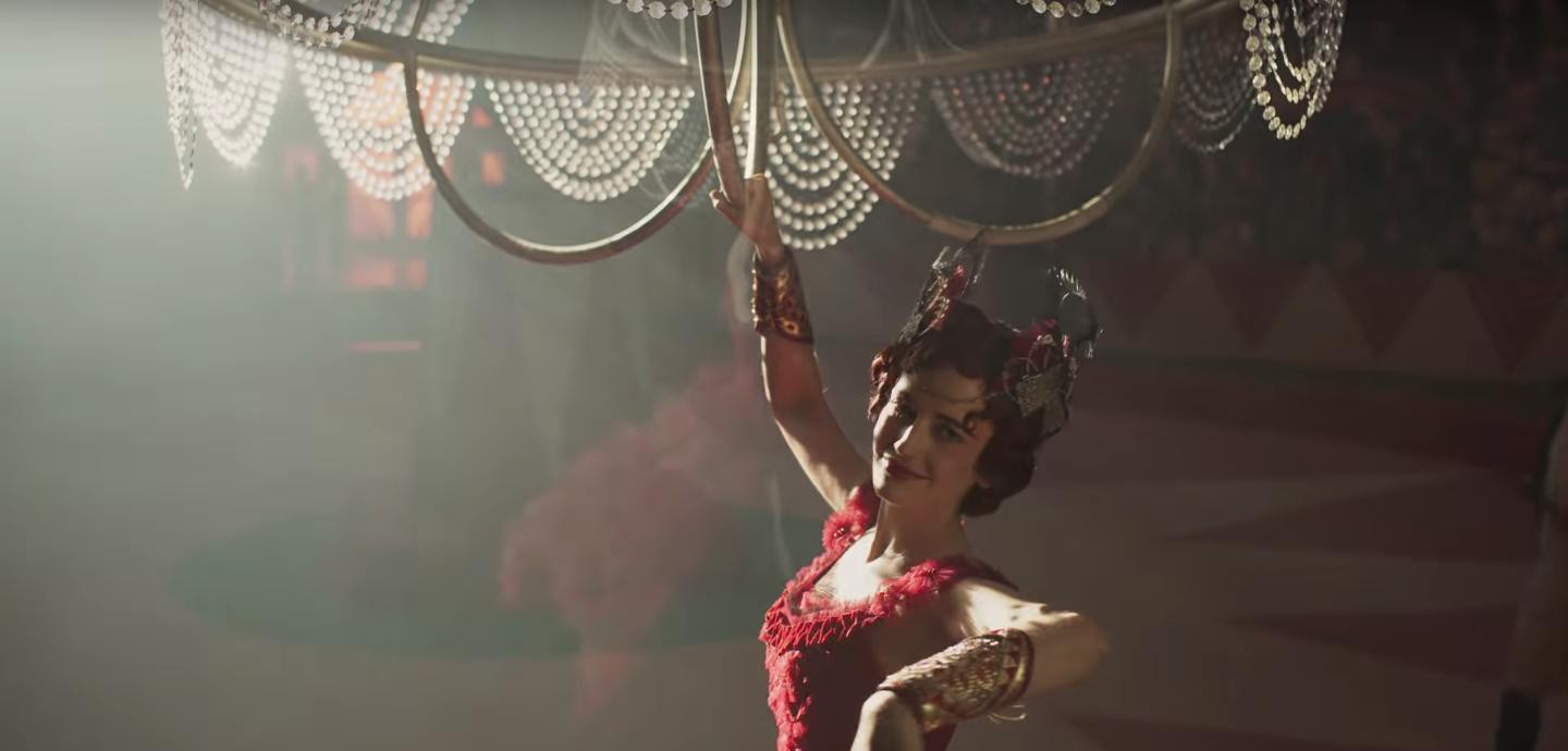 “Dumbo” bản remake: Tưởng "nguy hiểm" nhưng dài dòng, nhàm chán