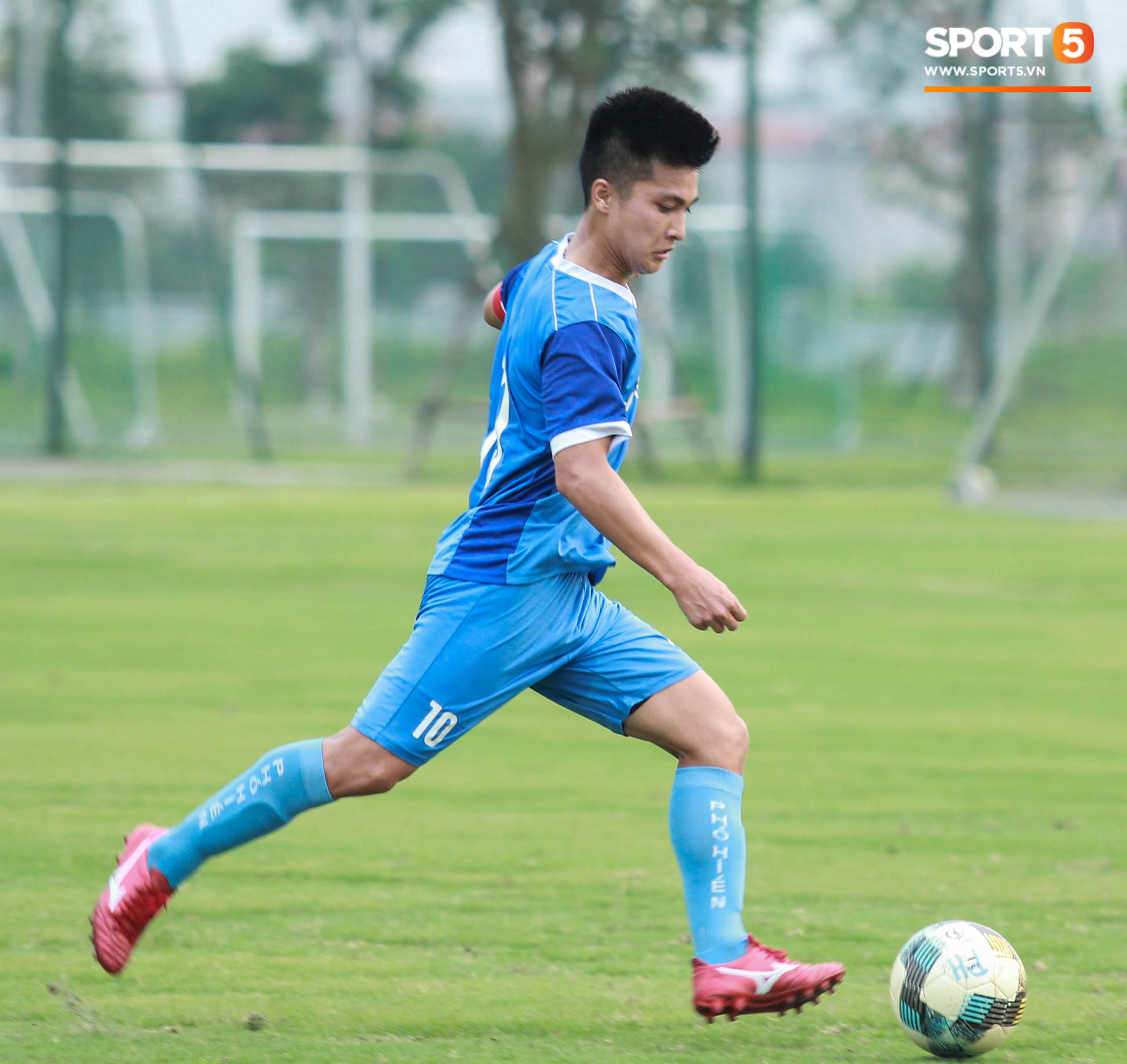 Martin Lo: Từ bỏ cơ hội chơi bóng tại A.League trở về Việt Nam với ...