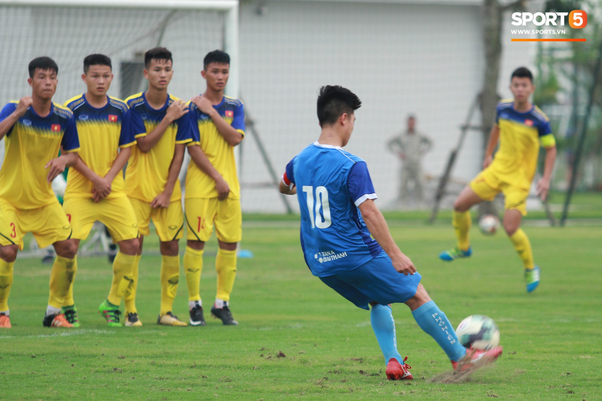 Martin Lo: Từ bỏ cơ hội chơi bóng tại A.League trở về Việt Nam với ...