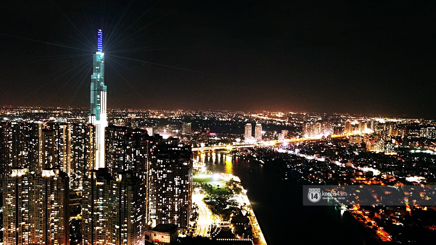TP.HCM bắn pháo hoa nghệ thuật ở tòa nhà Landmark 81 dịp lễ 30/4