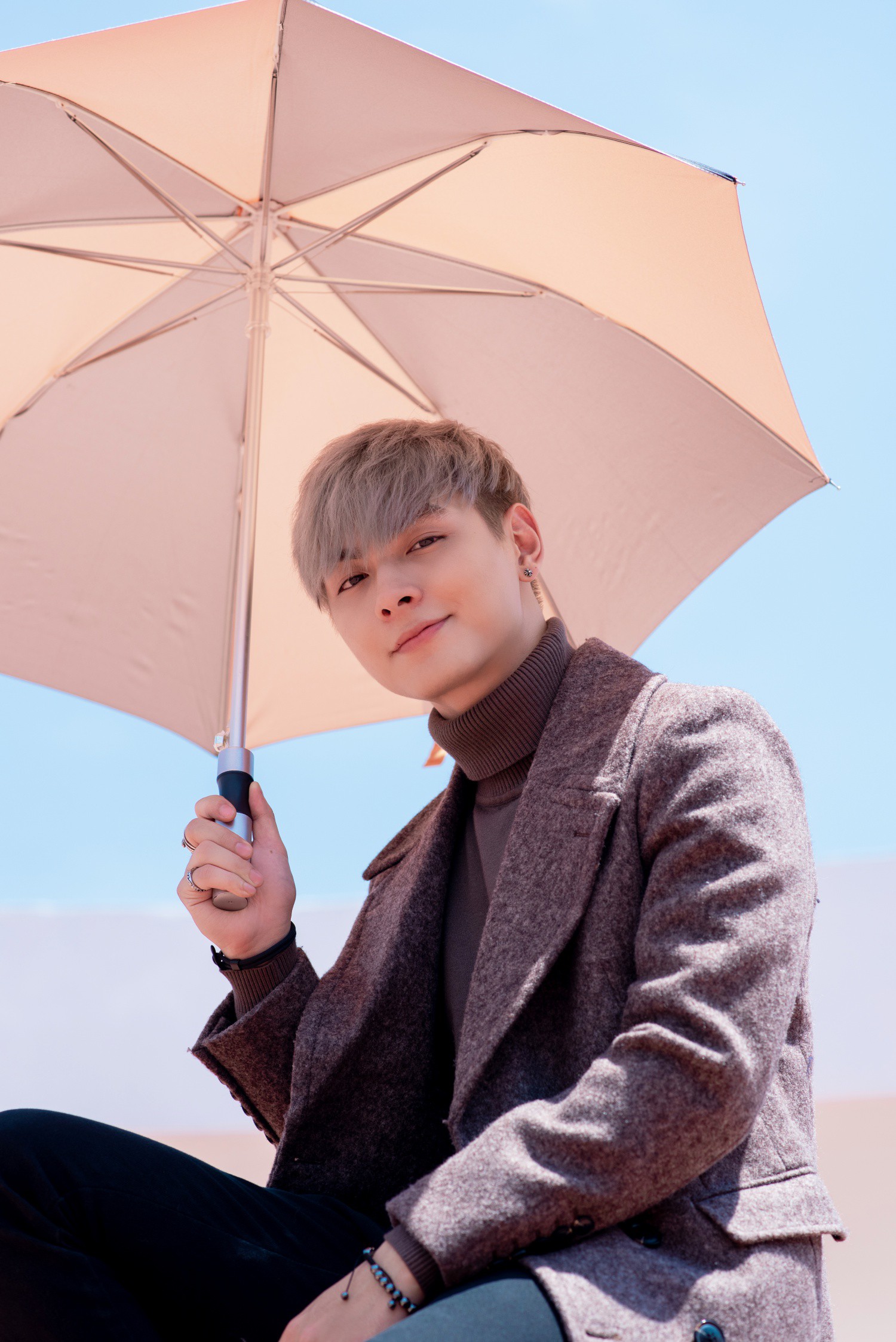 Sau kết hôn và có con đầu lòng, Jay Quân ra mắt MV đầu tay nhưng không ...