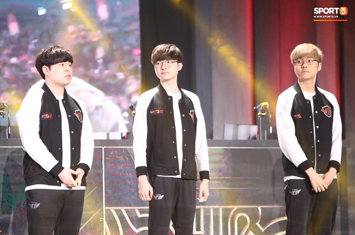 Fan SKT T1 xếp hàng dài chờ đợi để tiếp sức cho thần tượng sau trận ...