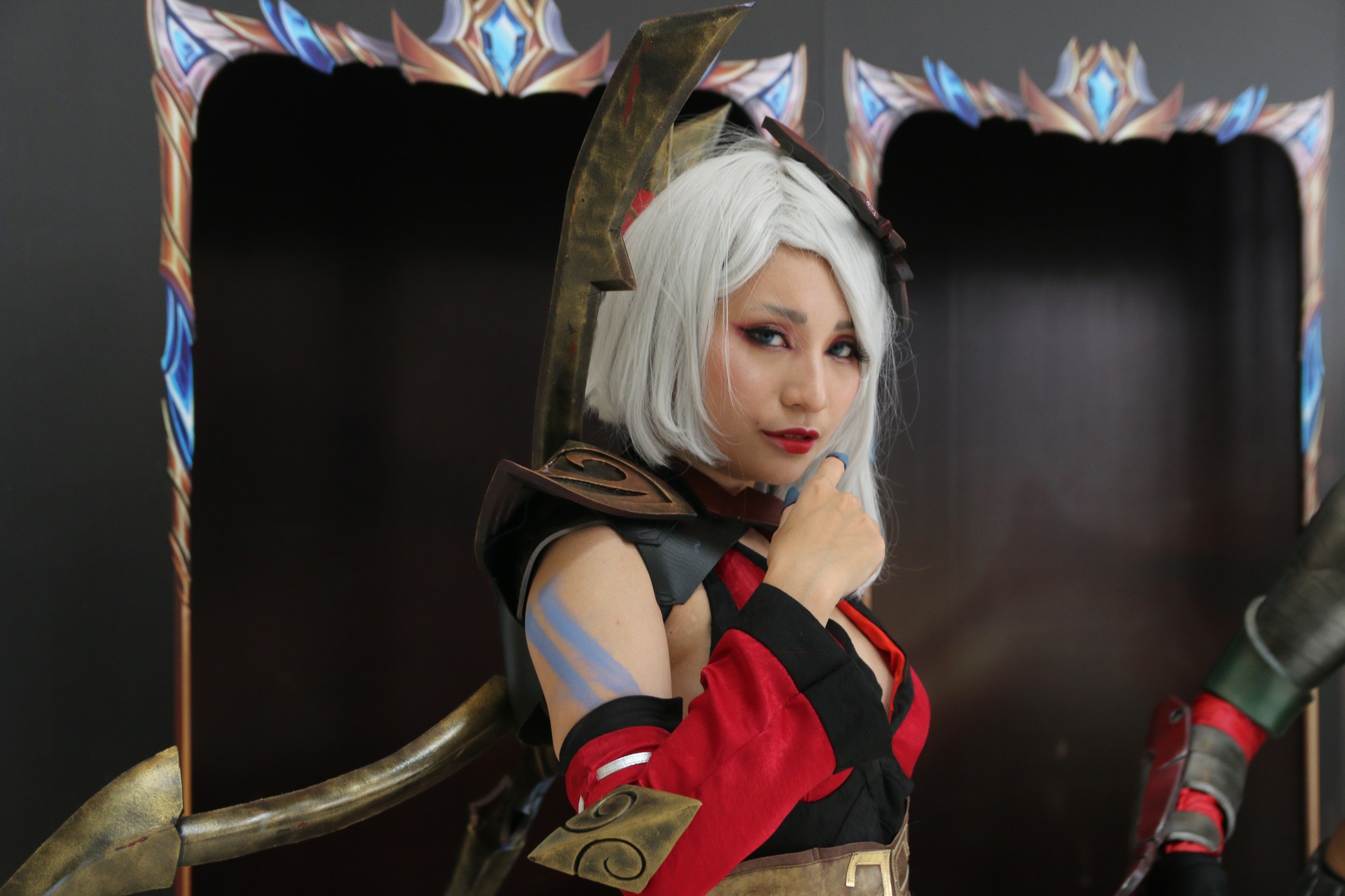 Dàn cosplay cực "ngầu" và quyến rũ khiến ngày thi đấu thứ 2 vòng bảng ...