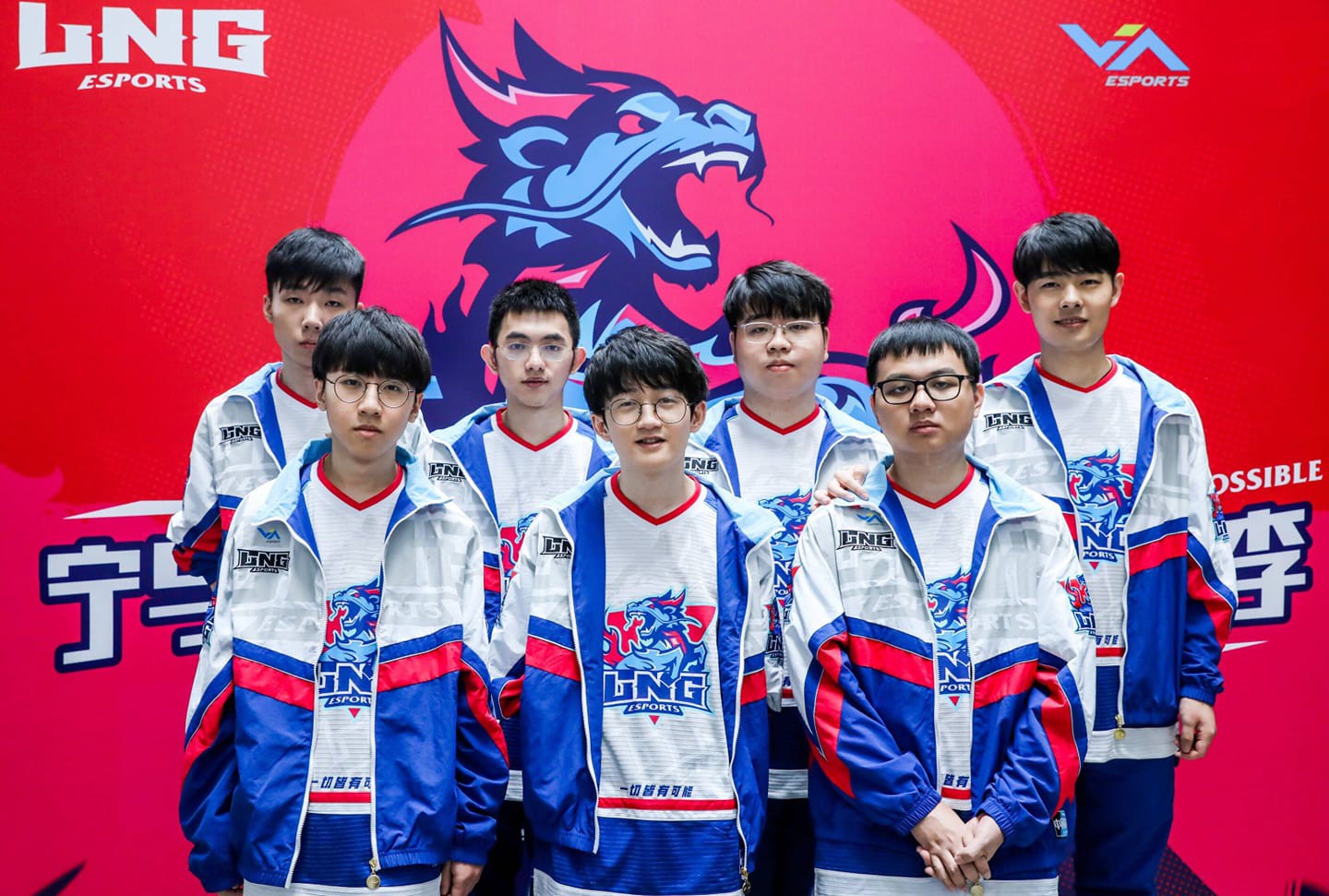 Những hình ảnh cực chất trong buổi ra mắt của LNG Esports, "mái nhà ...