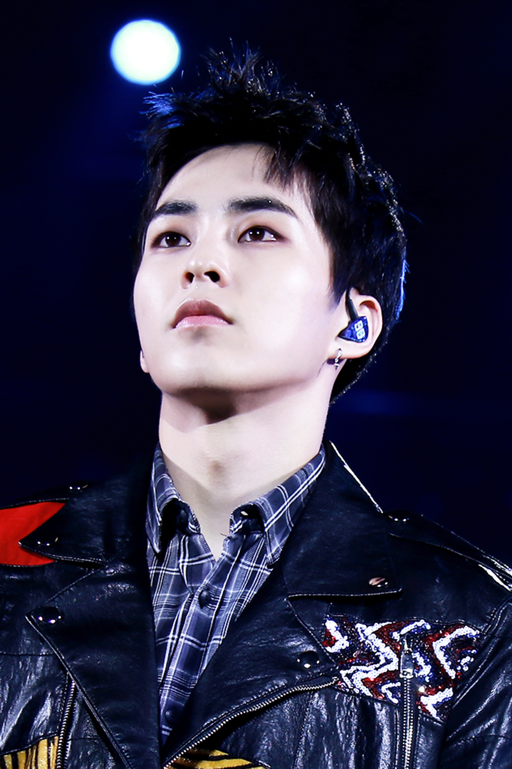 EXO công bố concert mới nhất: Vắng bóng 2 thành viên, liệu Lay có trở lại?