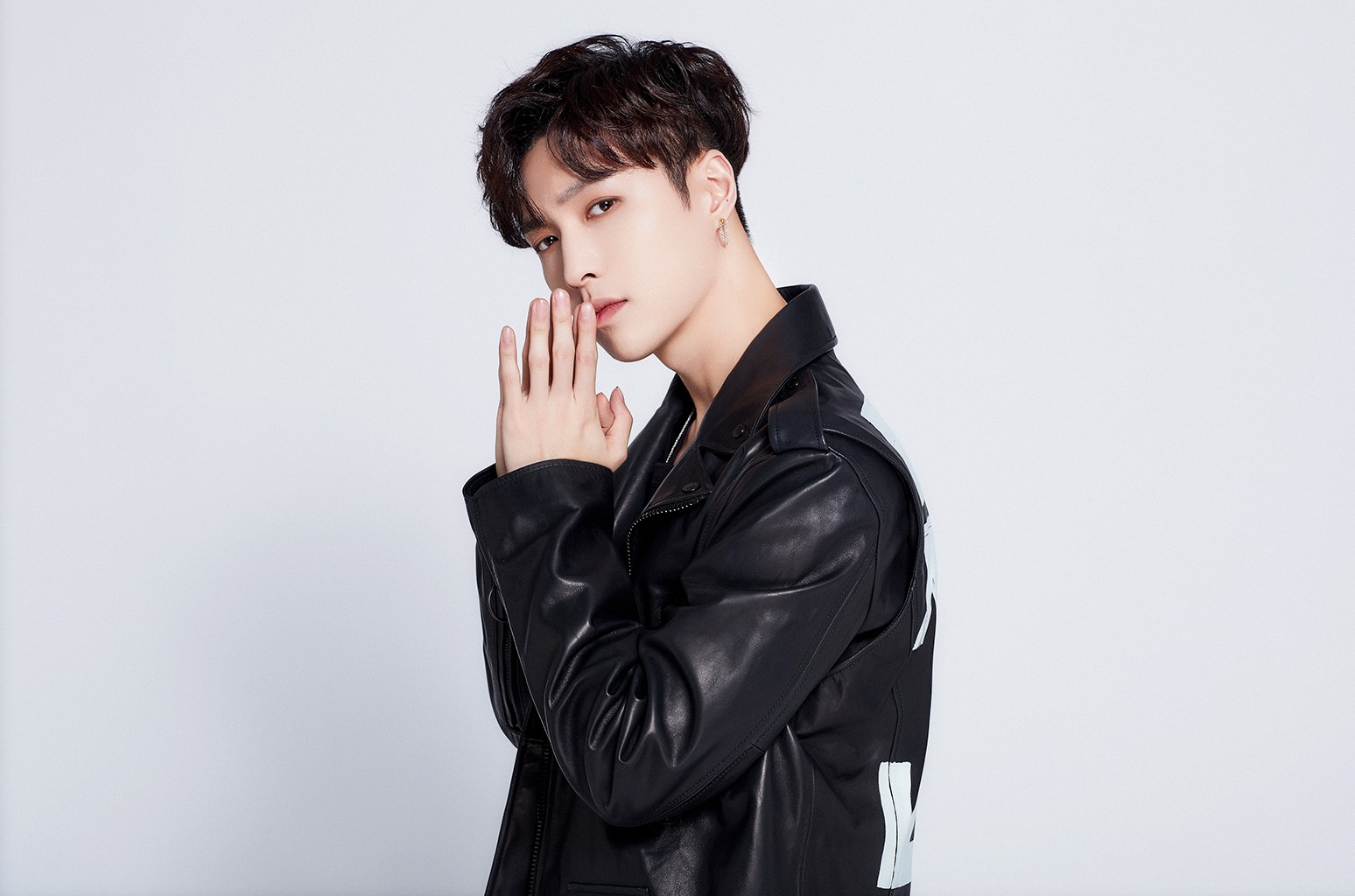 EXO công bố concert mới nhất: Vắng bóng 2 thành viên, liệu Lay có trở lại?