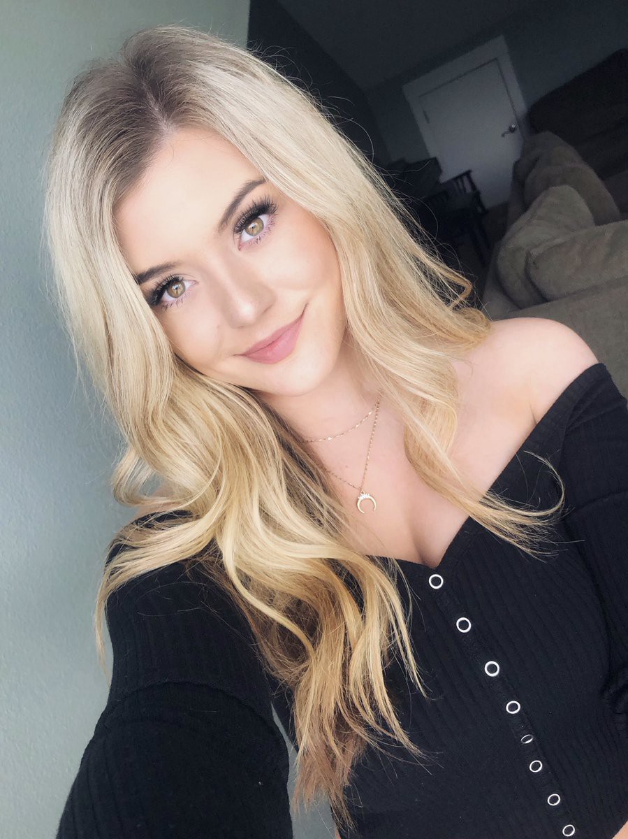 BrookeAB là ai thế? Xin thưa rằng là nữ streamer cực xinh đang có lượt ...